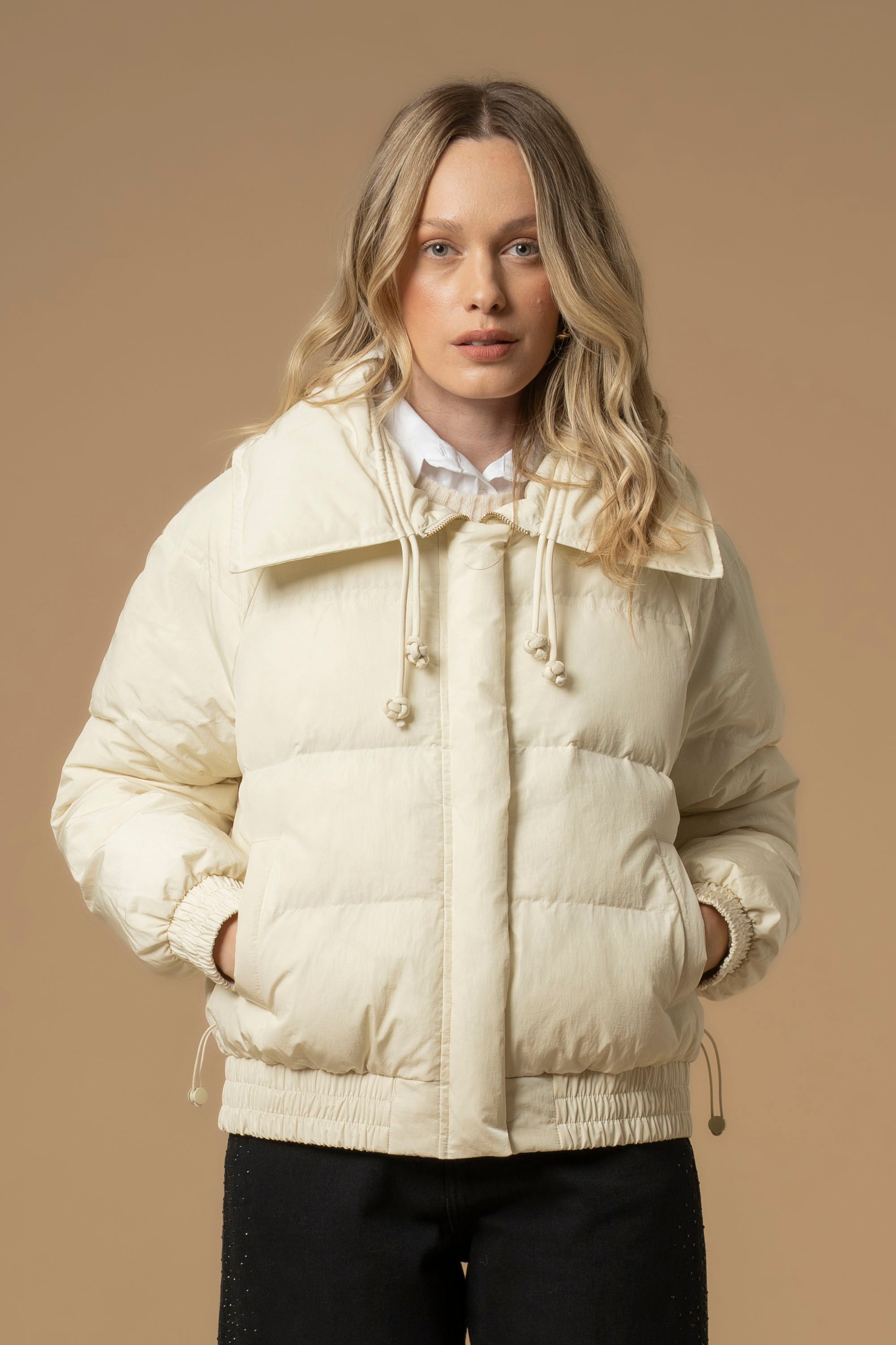 Relaxed chic puffer style short coat - Coat LLOYD | Kocca