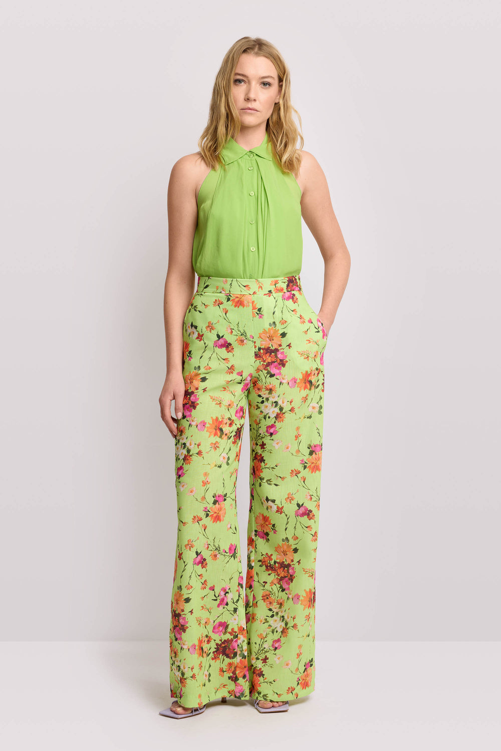 Abbigliamento Donna Elegante: Abiti, Cappotti e Maglieria | Kocca