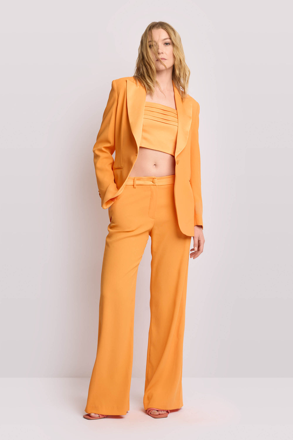 Abbigliamento Donna Elegante: Abiti, Cappotti e Maglieria | Kocca